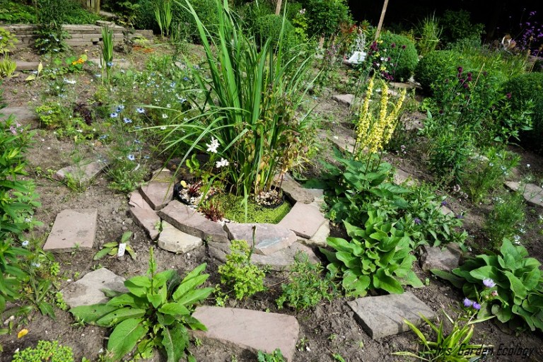 16 Ideeën voor hergebruik van tuintegels en stenen | Iris' Garden Ecology